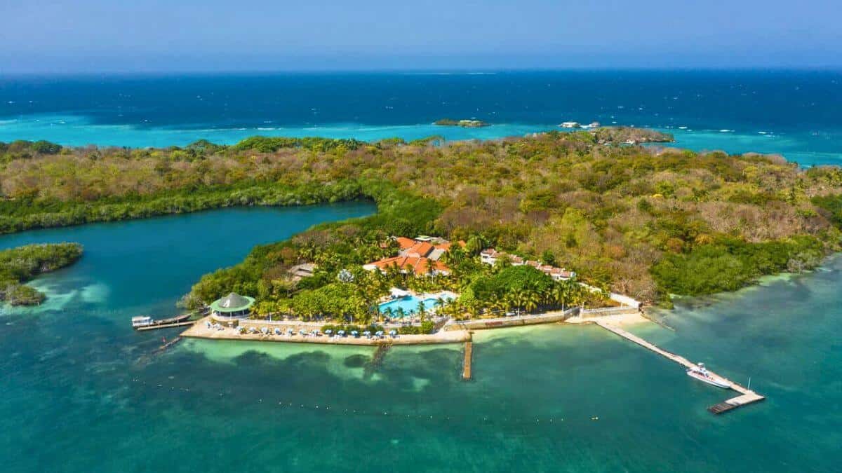 10 Best and Wonderful Things To Do in Playa Blanca Colombia